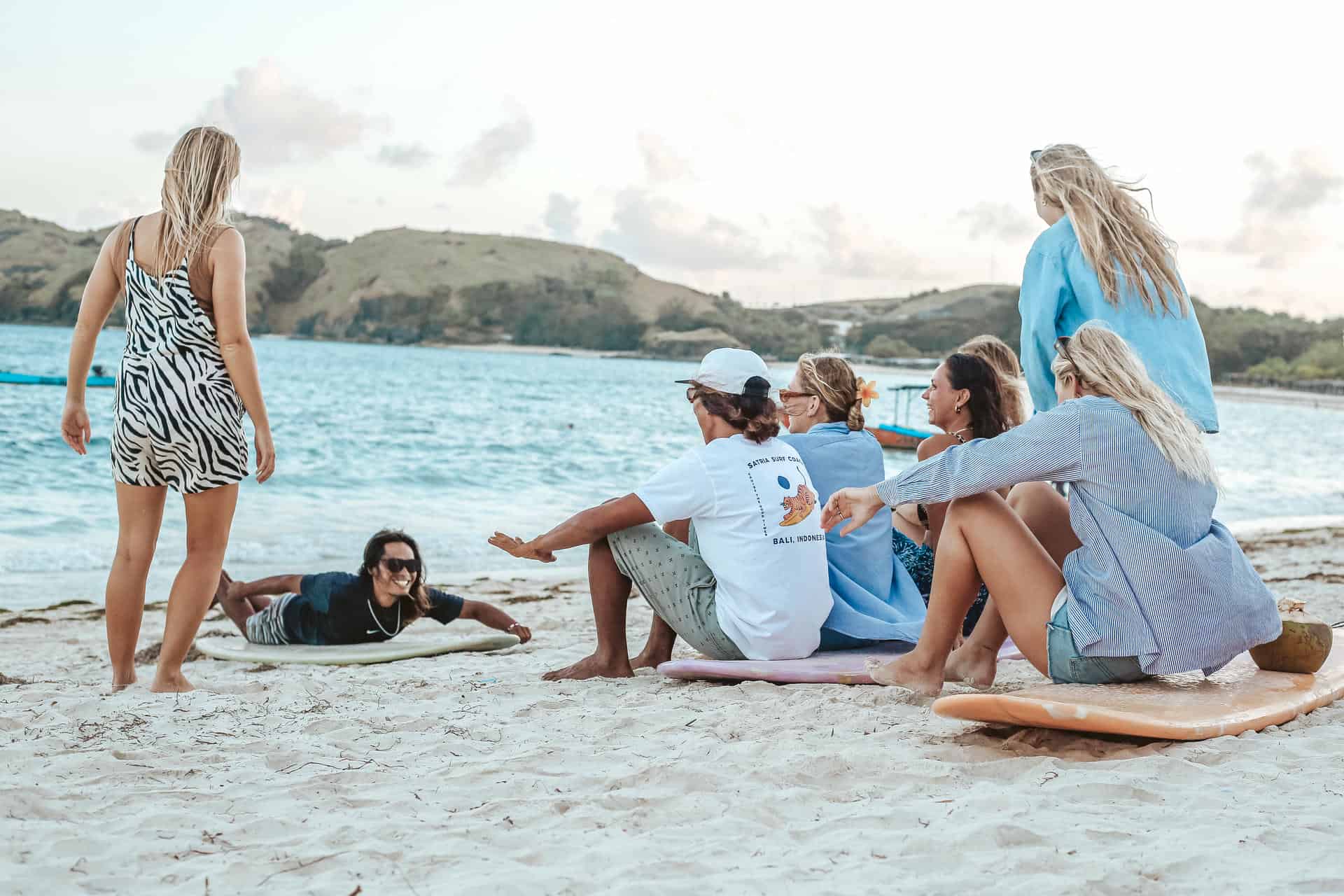 Surfboard Lessons: Comprehensive Guide to Riding the Waves
